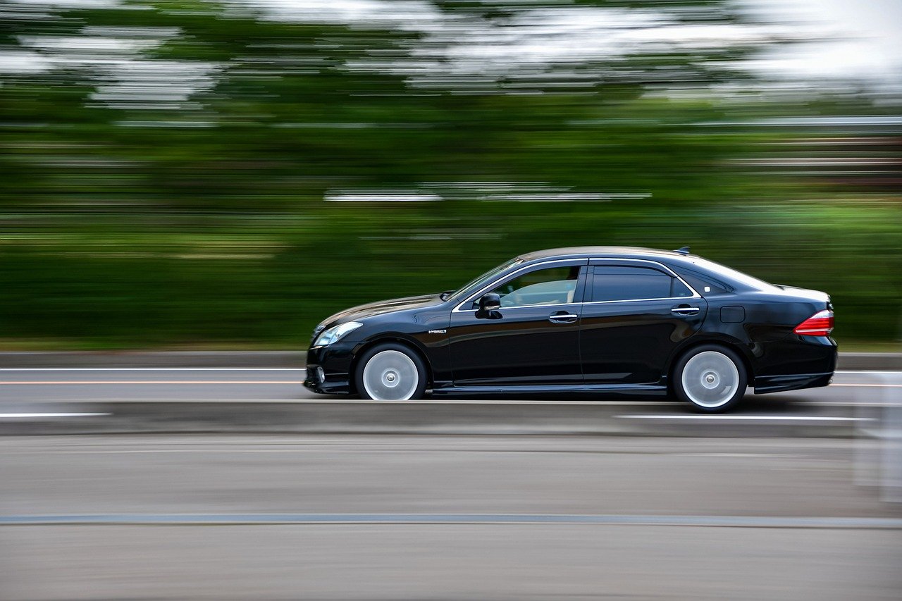 Voyage au coeur des différences entre un VTC électrique et un VTC...